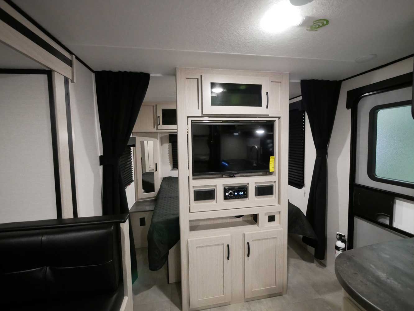 APEX ULTRA LITE 215RBK | RV Gulf